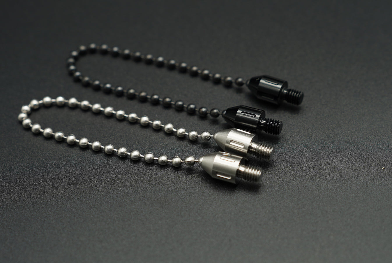 Black ball chain – Geert Ooms