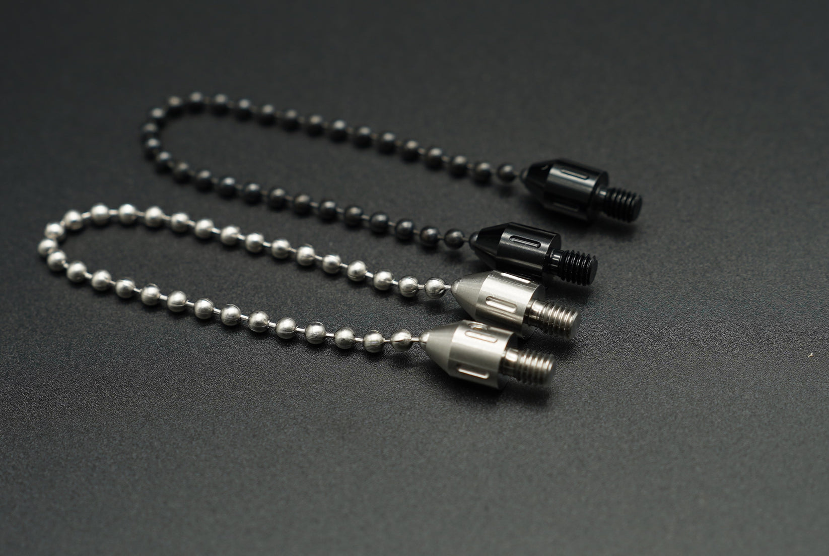 Black ball chain – Geert Ooms